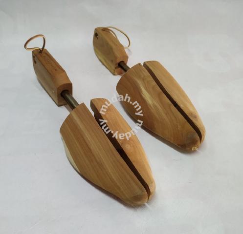 Vintage Red cedar Shoe tree - Shoes for sale in Johor Bahru, Johor