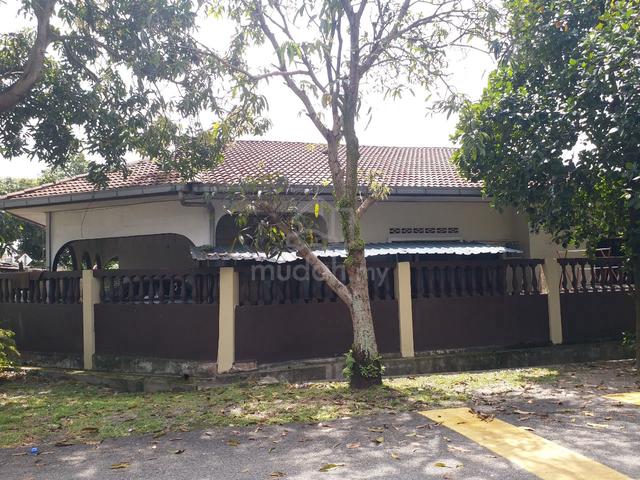 Bungalow House for Sale, 4 Bedroom, 2880 sq.ft, Batu Caves, Selangor ...