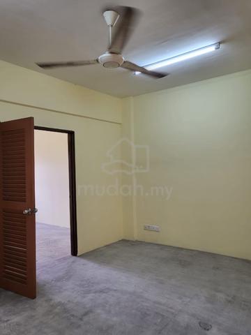 Flat for Rent, 3 Bedroom, 650 sq.ft, Pangsapuri Seri Pelangi (Tasik ...