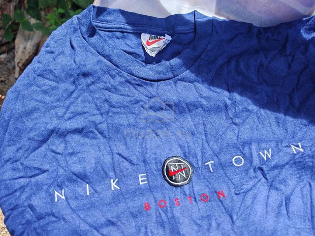 Vtg 90s Nike Town Boston P22.5 (L) - Clothes for sale in Ranau, Sabah