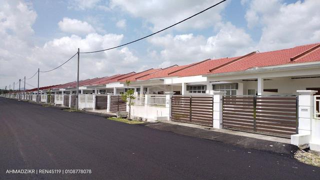 1-storey Terraced House for Sale, 3 Bedroom, 1540 sq.ft, Parit Raja ...