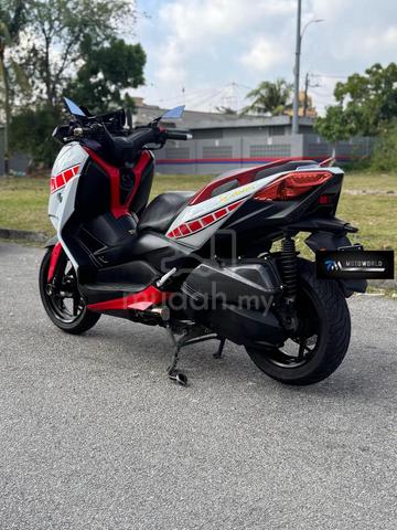 YAMAHA XMAX 250 with Anniversary custom worth TMM - Motorcycles for ...