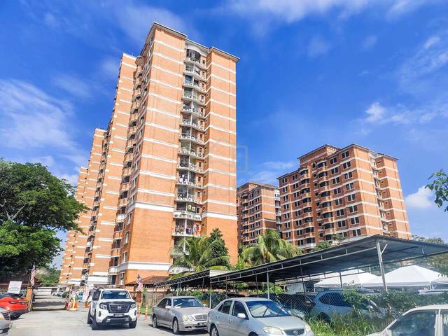 Condominium for Auction, 4 Bedroom, 1636 sq.ft, Putra Indah Apartment ...