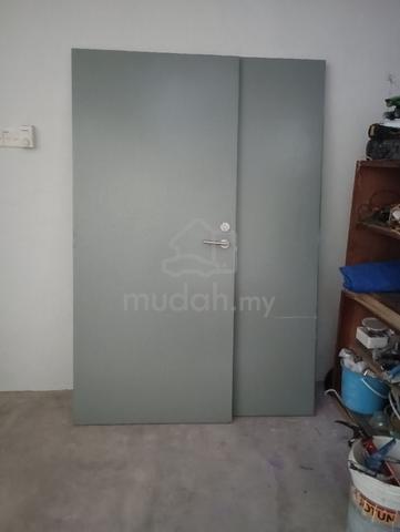 Pintu Kayu berkembar - Home Appliances & Kitchen for sale in Chukai, Terengganu