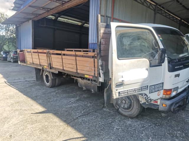 Nissan lorry 5 ton - Commercial Vehicle & Boats for sale in Kota ...