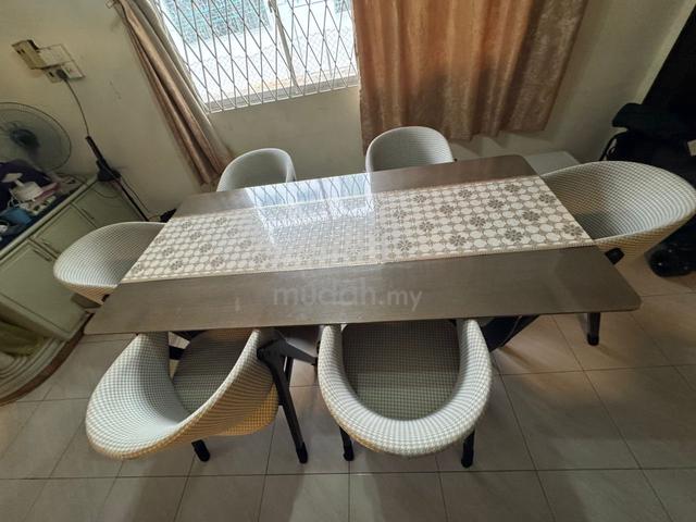 Dinning table - Furniture & Decoration for sale in Kota Kinabalu, Sabah