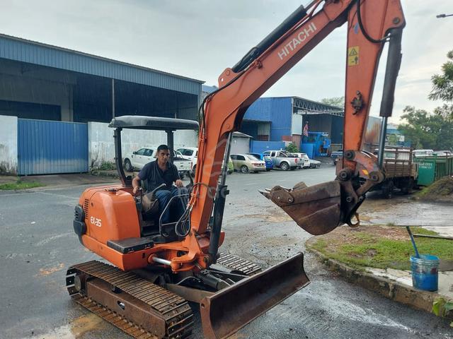 Hitachi EX35-2 Mini Excavator - Commercial Vehicle & Boats for sale in Masai, Johor
