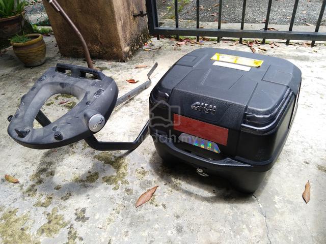 Givi Box (32 liter) + Rack LC135 (V2-V7) - Motorcycle Accessories ...
