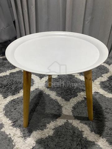 Used kaison white round side table - Furniture & Decoration for sale in ...