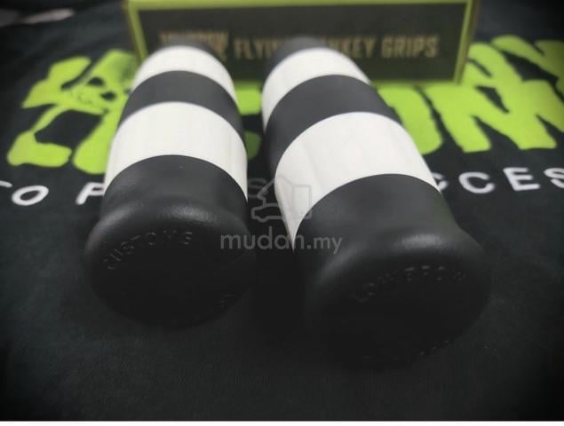 Lowbrow Customs Flying Grips for Harley Davidson - Motorcycle ...