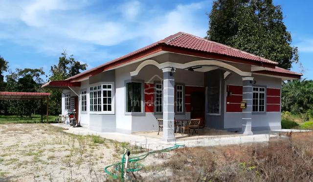 Bungalow House for Rent, 4 Bedroom, 1500 sq.ft, Muar, Johor | Mudah.my