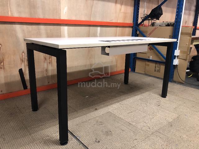 5 Feet Manager Table - Furniture & Decoration for sale in Puchong, Selangor