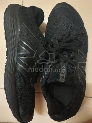 Kasut New Balance All Black - Shoes for sale in Salak Tinggi, Selangor