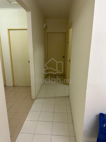 Apartment for Sale, 3 Bedroom, 3980 sq.ft, Kemuning Apartment (Taman ...