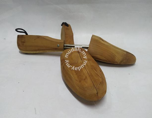 Antique Red cedar Shoe tree - Shoes for sale in Johor Bahru, Johor