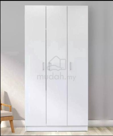 3 Door Wooden Wardrobe(white)/Almari baju 3 pintu - Furniture ...