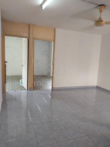 Apartment for Sale, 3 Bedroom, 721 sq.ft, Apartment Anggerik (Desa ...