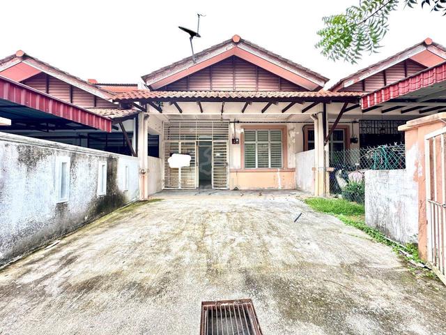 1-storey Terraced House for Sale, 3 Bedroom, 1200 sq.ft, Salak Tinggi, Selangor | Mudah.my