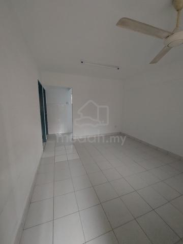 Flat for Sale, 2 Bedroom, 650 sq.ft, Taman Miharja Apartment (LRT ...