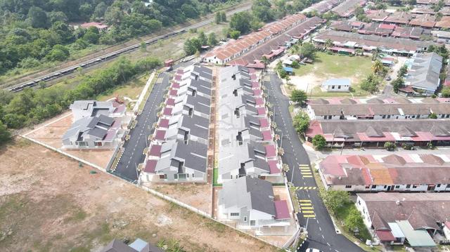 Semi-Detached House for Sale, 4 Bedroom, 2400 sq.ft, Guar Chempedak ...