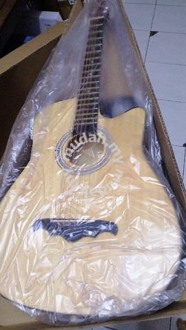 Gitar kayu basic - Music Instruments for sale in Serdang, Selangor