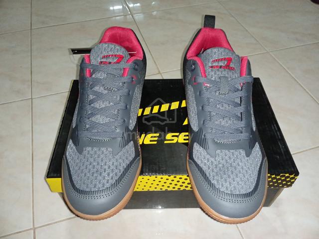 ITEM BARU_Kasut Sukan LINE 7 size 43 - Shoes for sale in Gua Musang ...