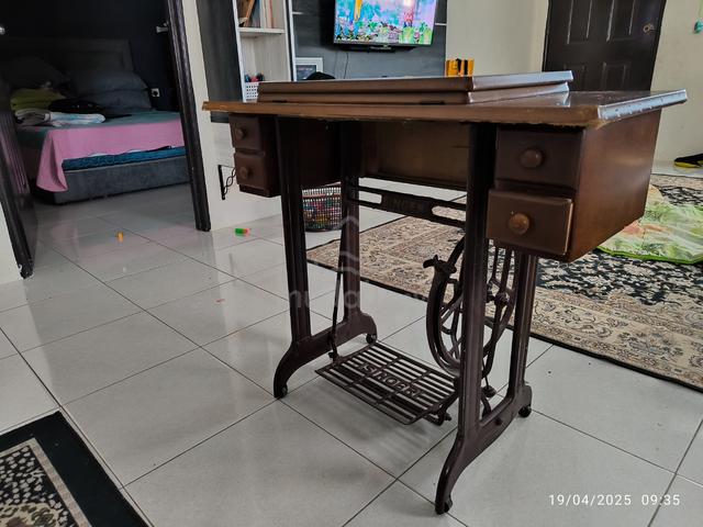 Meja mesin jahit singer - Furniture & Decoration for sale in Teluk ...