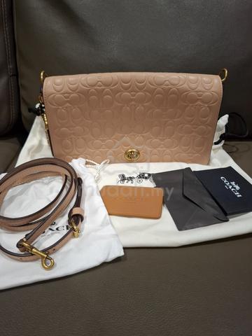 Coach 1941 dinky hand beg (New) (Receipt) - Bags & Wallets for sale in ...