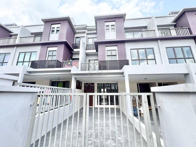 Townhouse Condo for Sale, 3 Bedroom, 1788 sq.ft, The Strata, Bangi ...