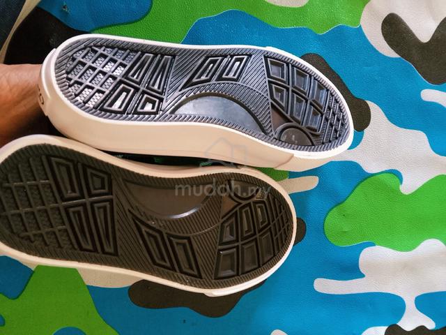 (area SABAH) kids SHOES size 30 - Moms & Kids for sale in Penampang, Sabah