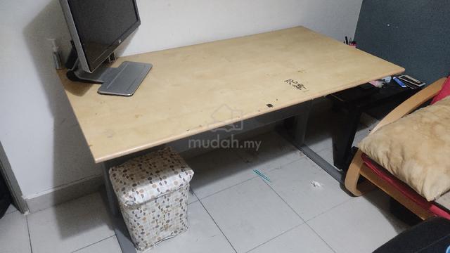 Old Computer Desk - Furniture & Decoration for sale in Puncak Alam ...