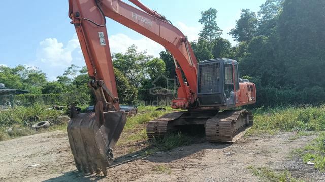 Hitachi 200-2 Komatsu PC200-8 - Commercial Vehicle & Boats for sale in ...