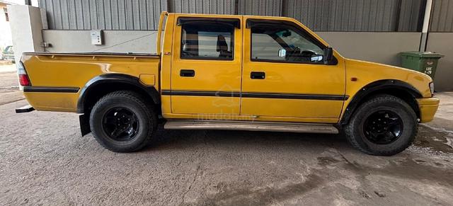 2001 Isuzu INVADER 2.8 (M) - Cars for sale in Miri, Sarawak