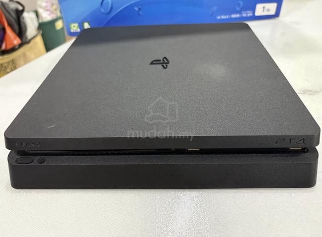 PS4 Bundle As Good as New + Resident Evil 4 - Games & Consoles for sale ...