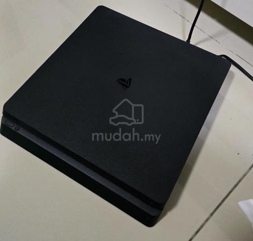 PS4 with 7 CDs - Games & Consoles for sale in Others, Kuala Lumpur