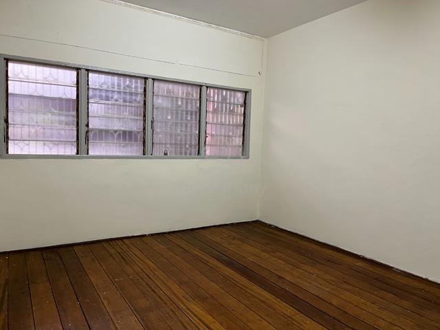 Flat for Rent, 2 Bedroom, 700 sq.ft, United Garden (Taman Lee Yan Lian ...