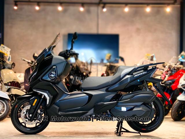 Hot Skuter Maxi QJMOTOR FORT 350 xmax 250cc 300cc - Motorcycles for sale in Iskandar Puteri, Johor