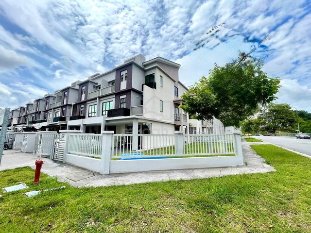 Townhouse Condo for Sale, 3 Bedroom, 3552 sq.ft, The Strata, Bangi ...