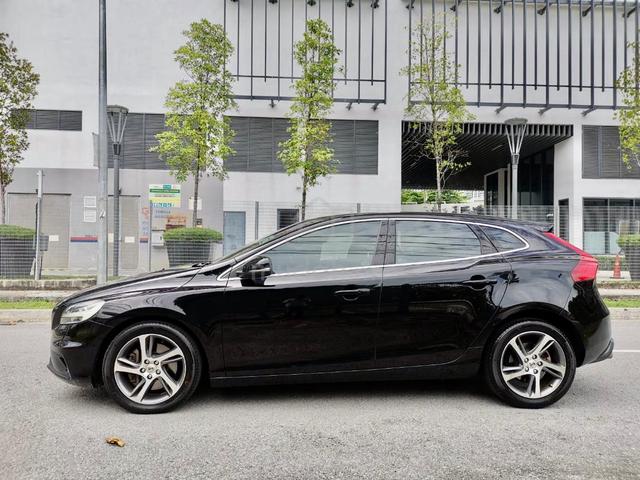 Volvo V40 2.0 T5 R-DESIGN FACELIFT 245H/PW TIPTOP - Cars for sale in ...