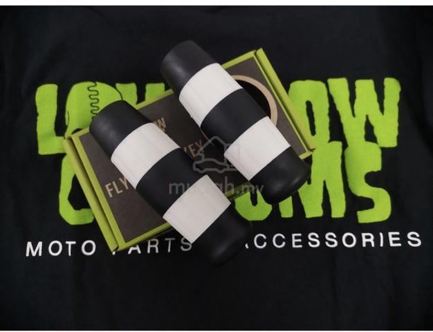 Lowbrow Customs Flying Grips for Harley Davidson - Motorcycle ...