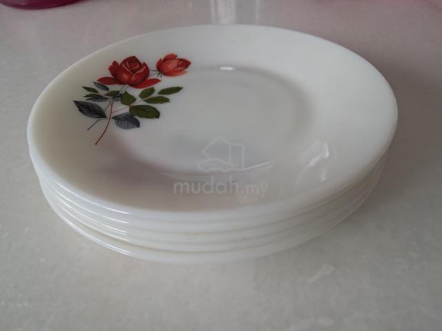 Pyrex June Rose 5 pinggan kueh - Home Appliances & Kitchen for sale in ...