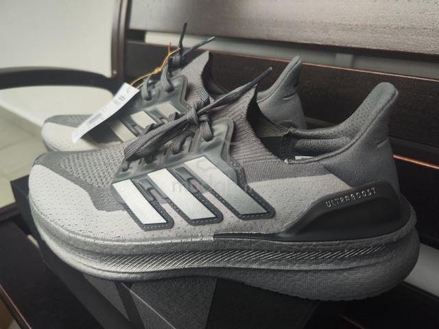 Adidas Ultra Boost 5 (UK9) - Shoes for sale in Bukit Mertajam, Penang