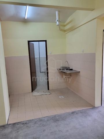 Flat for Rent, 3 Bedroom, 650 sq.ft, Pangsapuri Seri Pelangi (Tasik ...