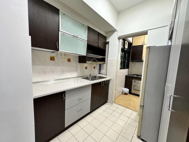 Newly Renovated Master Bedroom With Attached Bathroom Room For Rent