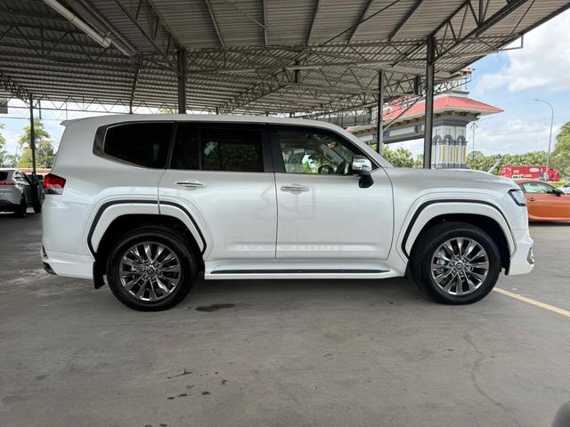 2023 Toyota LANDCRUISER 3.4 ZX PETRL SROF 6A 660KM - Cars for sale in ...