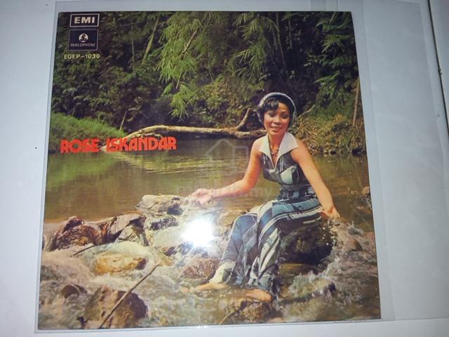 Piring Hitam Vinyl EP Rose Iskandar - Music/Movies/Books/Magazines for ...