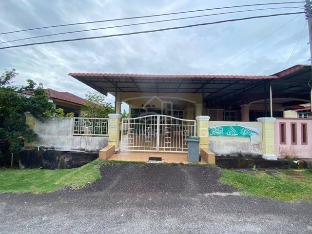 1-storey Terraced House for Sale, 6 Bedroom, 3186 sq.ft, Merlimau ...