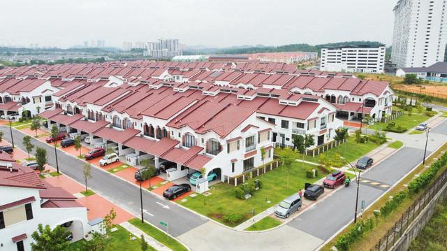 2-storey Terraced House for Sale, 4 Bedroom, 2100 sq.ft, Cyberjaya ...