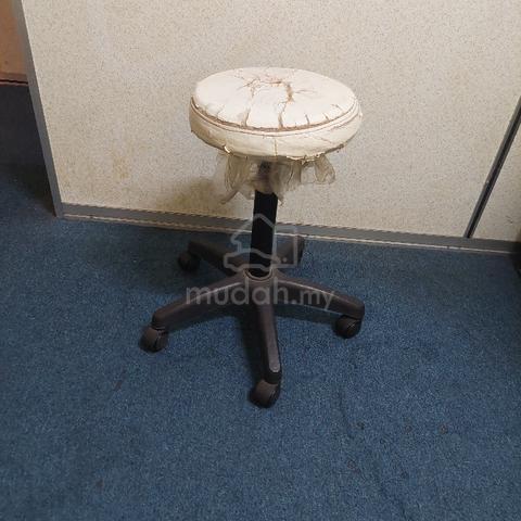 stool with wheel - Furniture & Decoration for sale in Kuala Terengganu ...