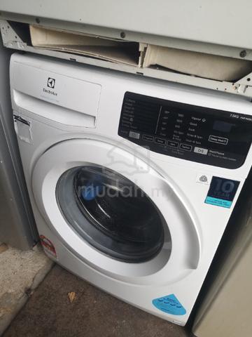 Electrolux 7.5kg Front load Washing Machine TB827 - Home Appliances ...